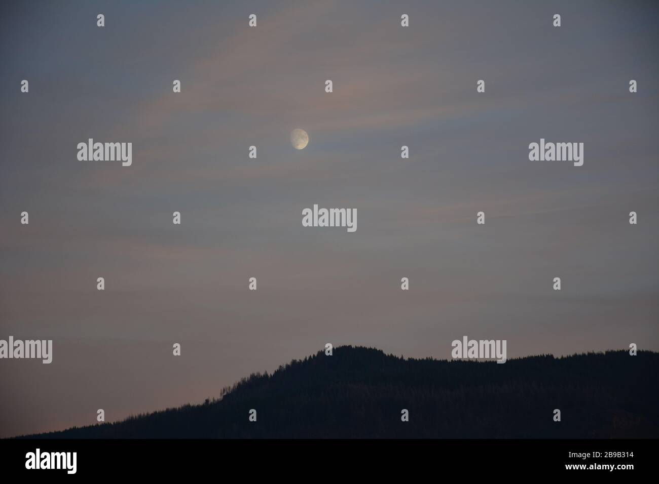 Moonrise looking east hi-res stock photography and images - Alamy
