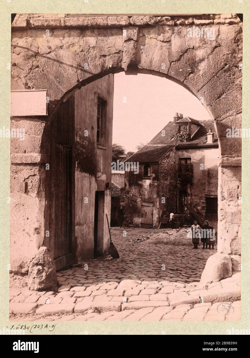 Coin de rue a paris hi-res stock photography and images - Alamy