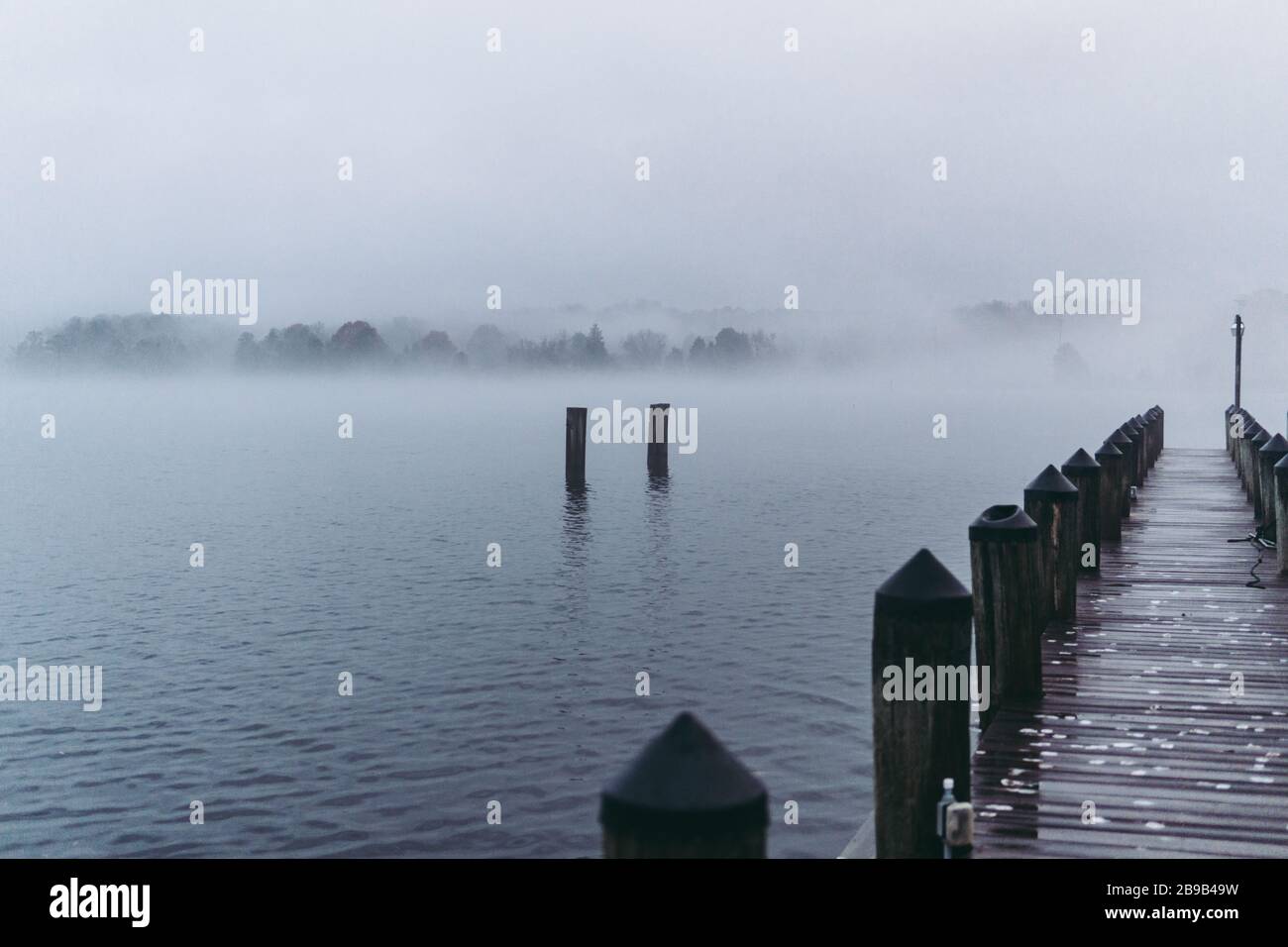 Foggy bay hi-res stock photography and images - Alamy