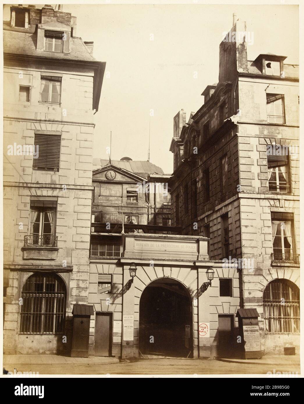 Police headquarters paris entrance hi-res stock photography and images ...