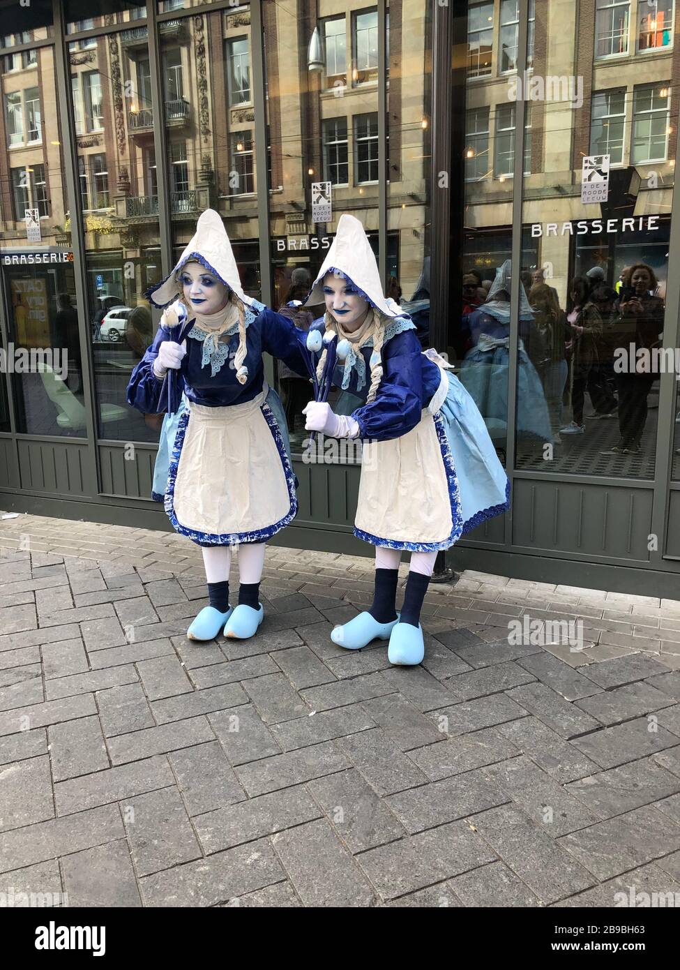 Traditional dutch costume hi-res stock photography and images - Alamy