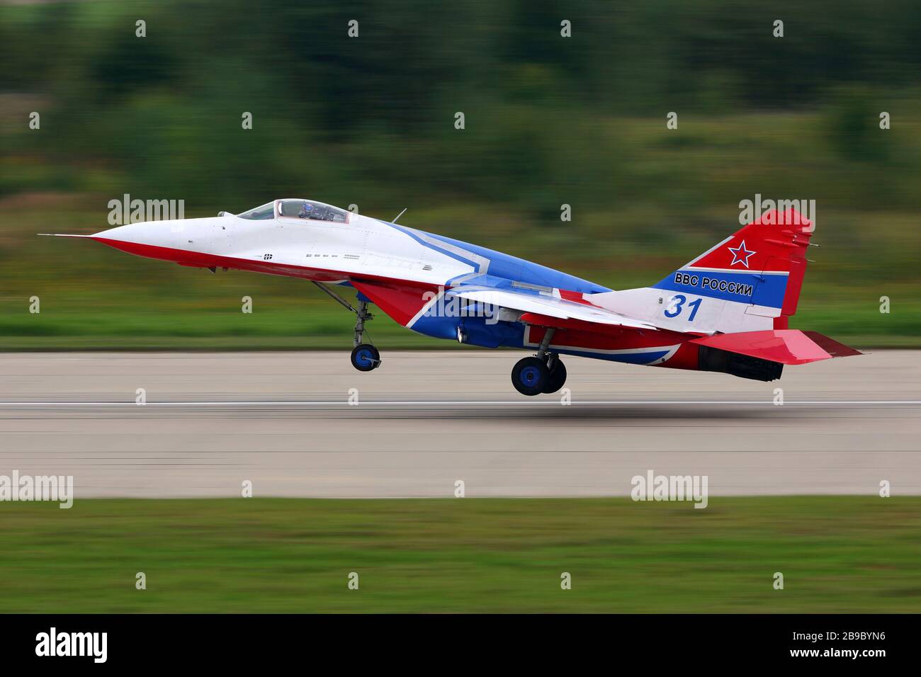 Russian fighter mig 29 on aerobatics hi-res stock photography and ...