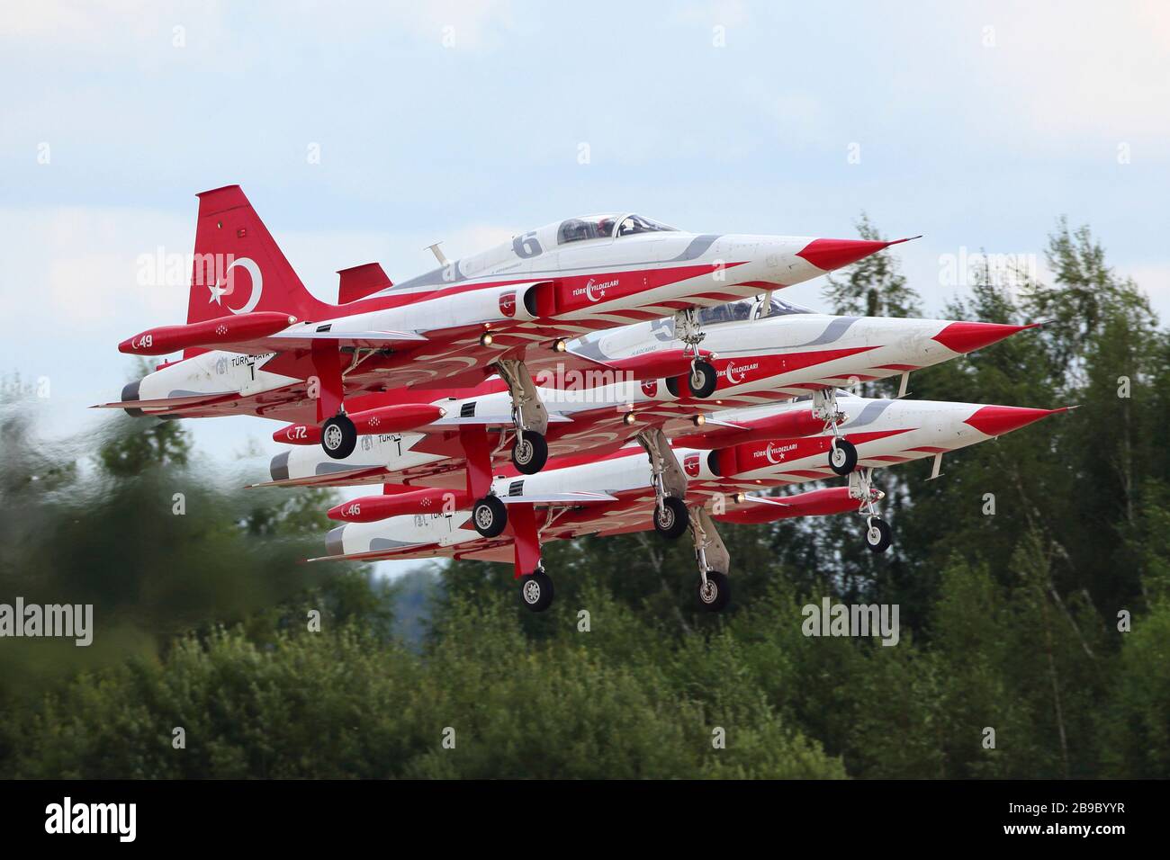 F-5 Freedom Fighter/Tiger II jet fighters of the Turkish Stars taking ...