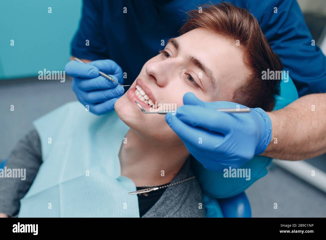 Dentist checking patient teeth dental hi-res stock photography and ...