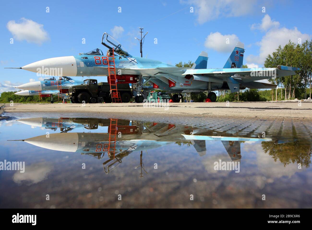 Sukhoi su 33 hi-res stock photography and images - Alamy