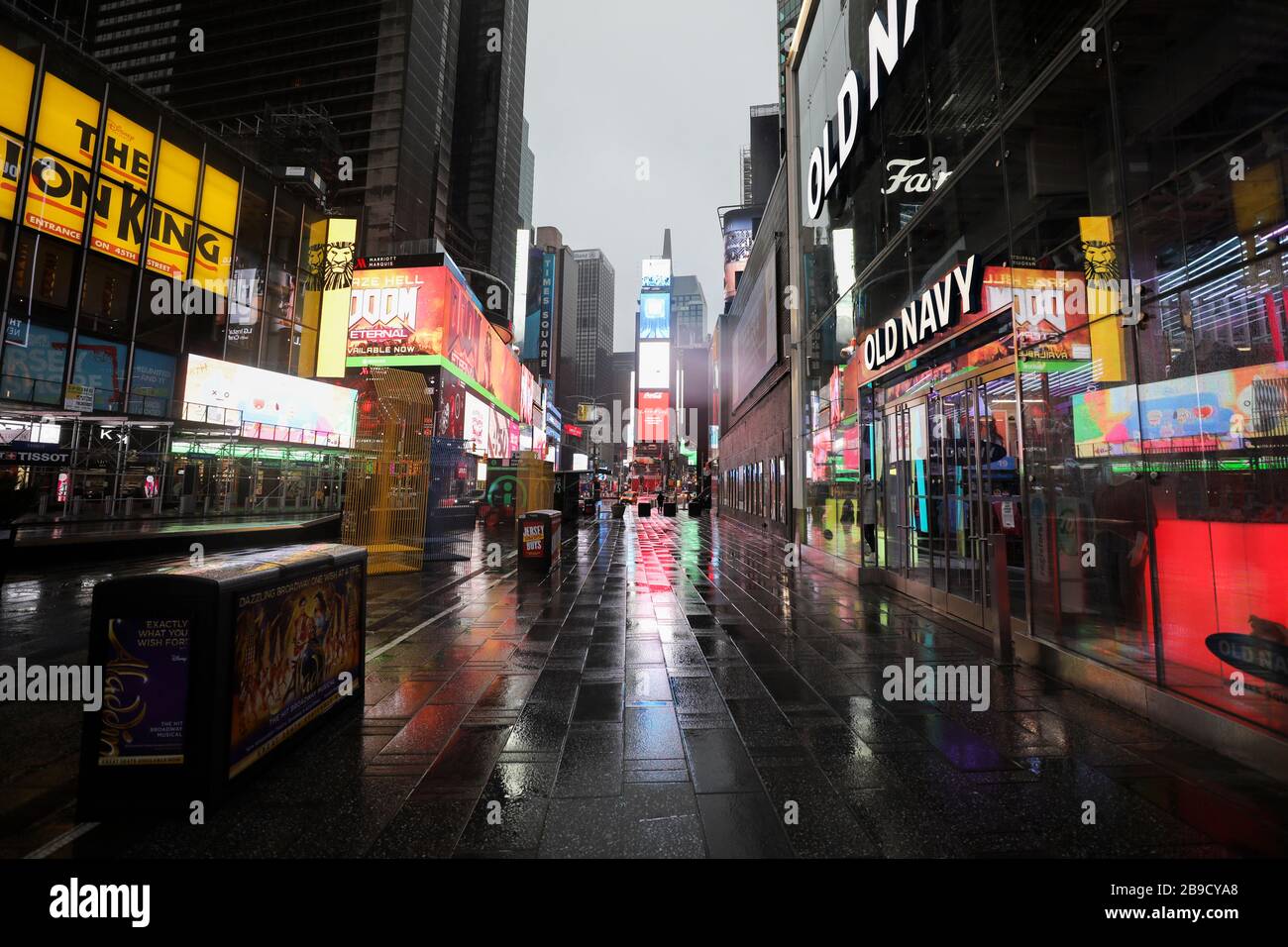 Empty times square hi-res stock photography and images - Alamy