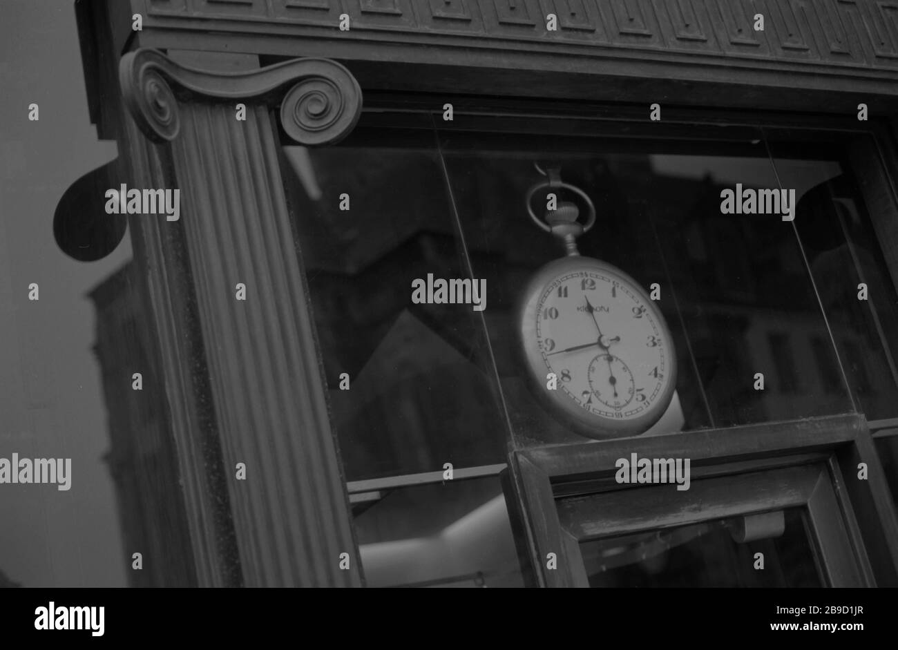 Wild Strawberries Bergman Clock
