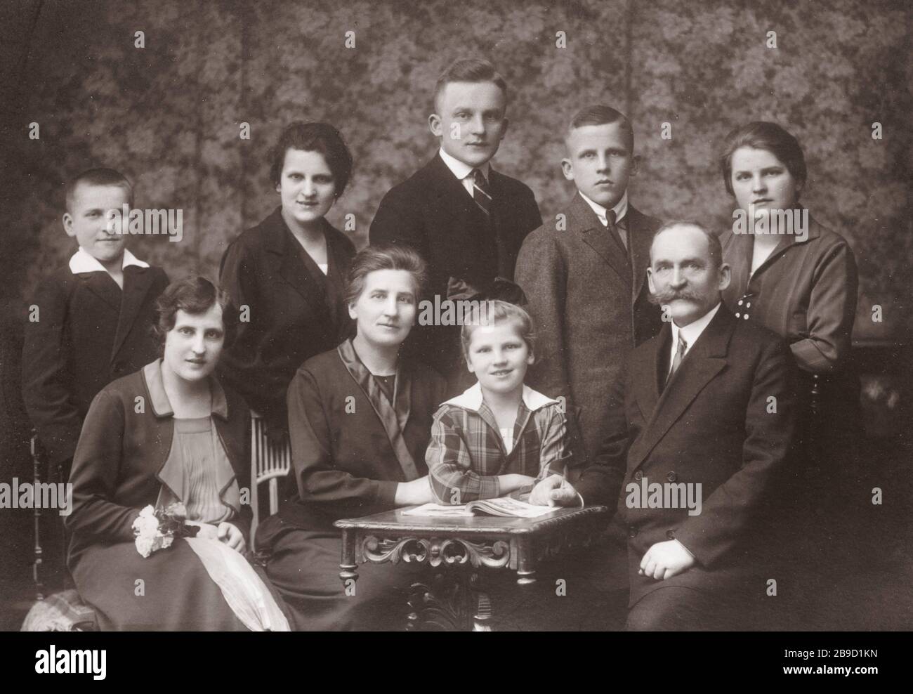 1920s family portraits hi-res stock photography and images - Alamy