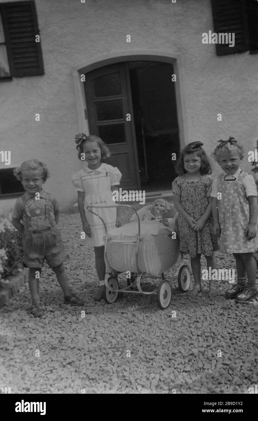 Pram 1950s hi-res stock photography and images - Alamy