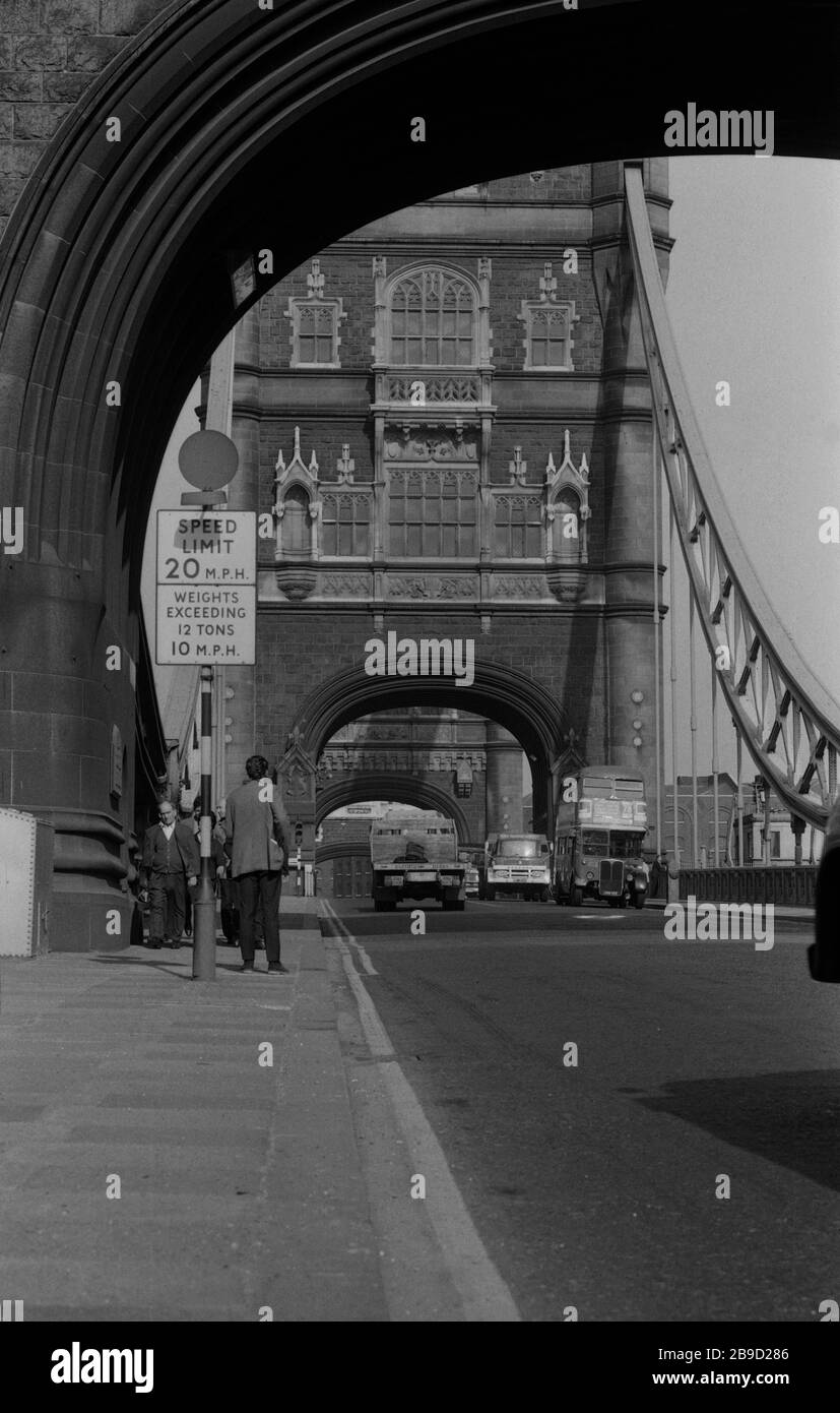 1970s suspension bridge hi-res stock photography and images - Alamy