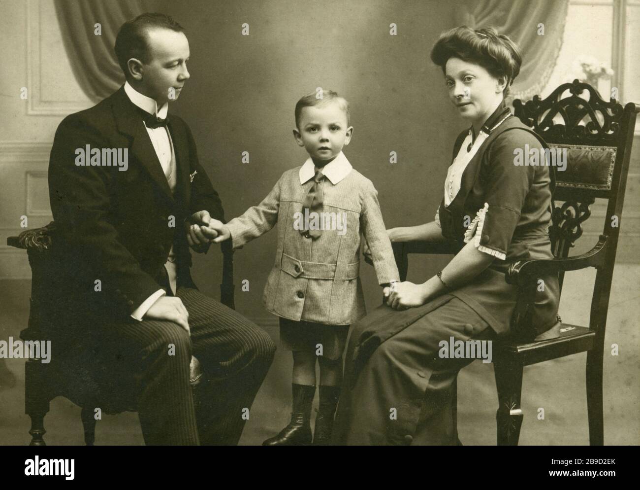 Child portrait 1900s hi-res stock photography and images - Alamy