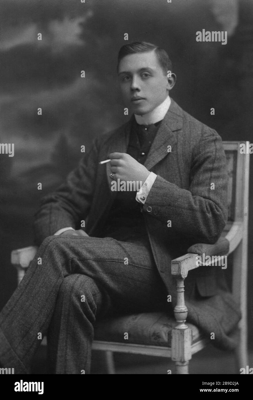 Merchant poses hi-res stock photography and images - Alamy