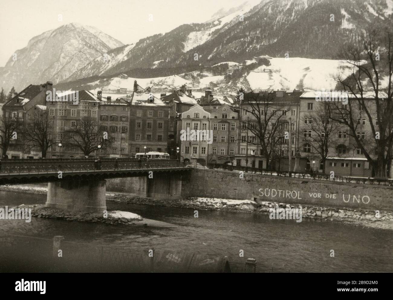 Graffiti with the slogan "Südtirol vor die UNO" on a wall below a ...