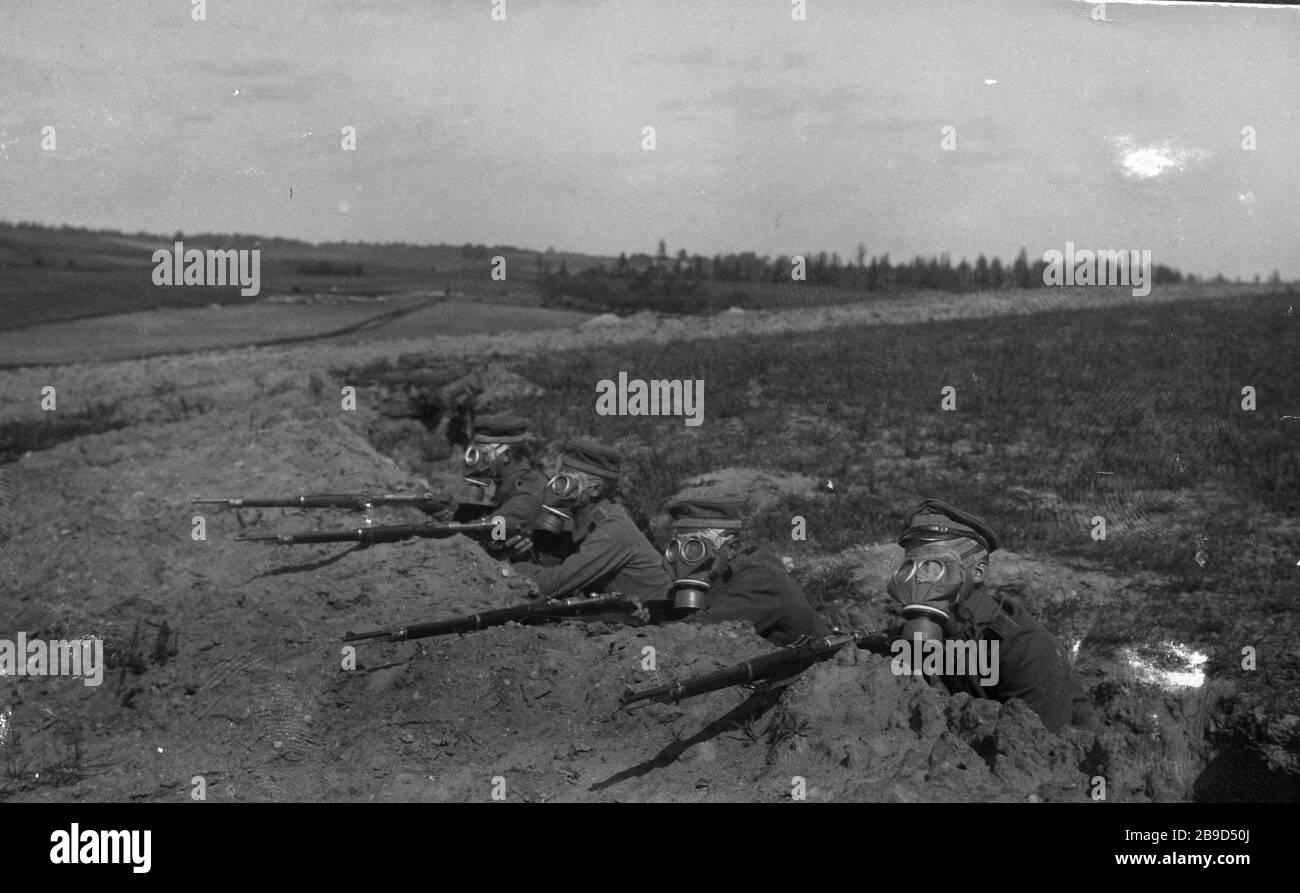 German soldier in a trench position hi-res stock photography and images ...