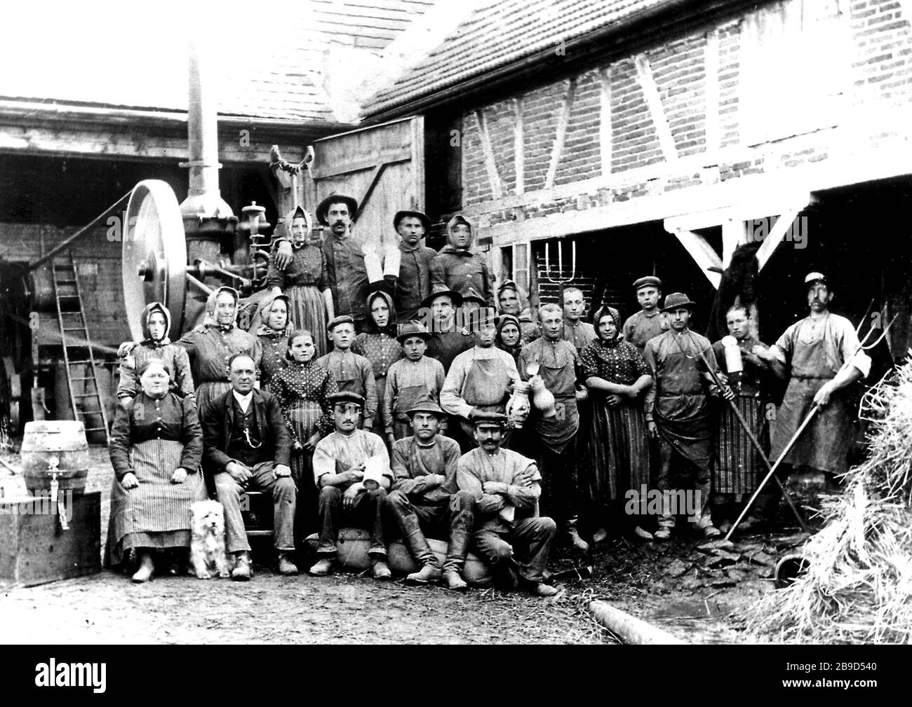 1920s traditional costume Black and White Stock Photos & Images - Alamy