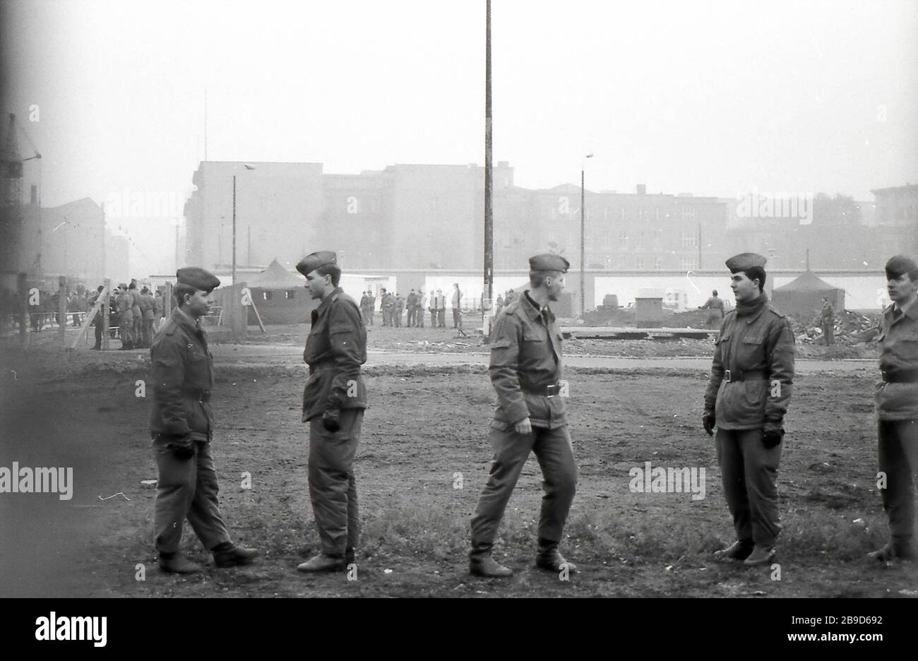 Berlin wall opening hi-res stock photography and images - Alamy