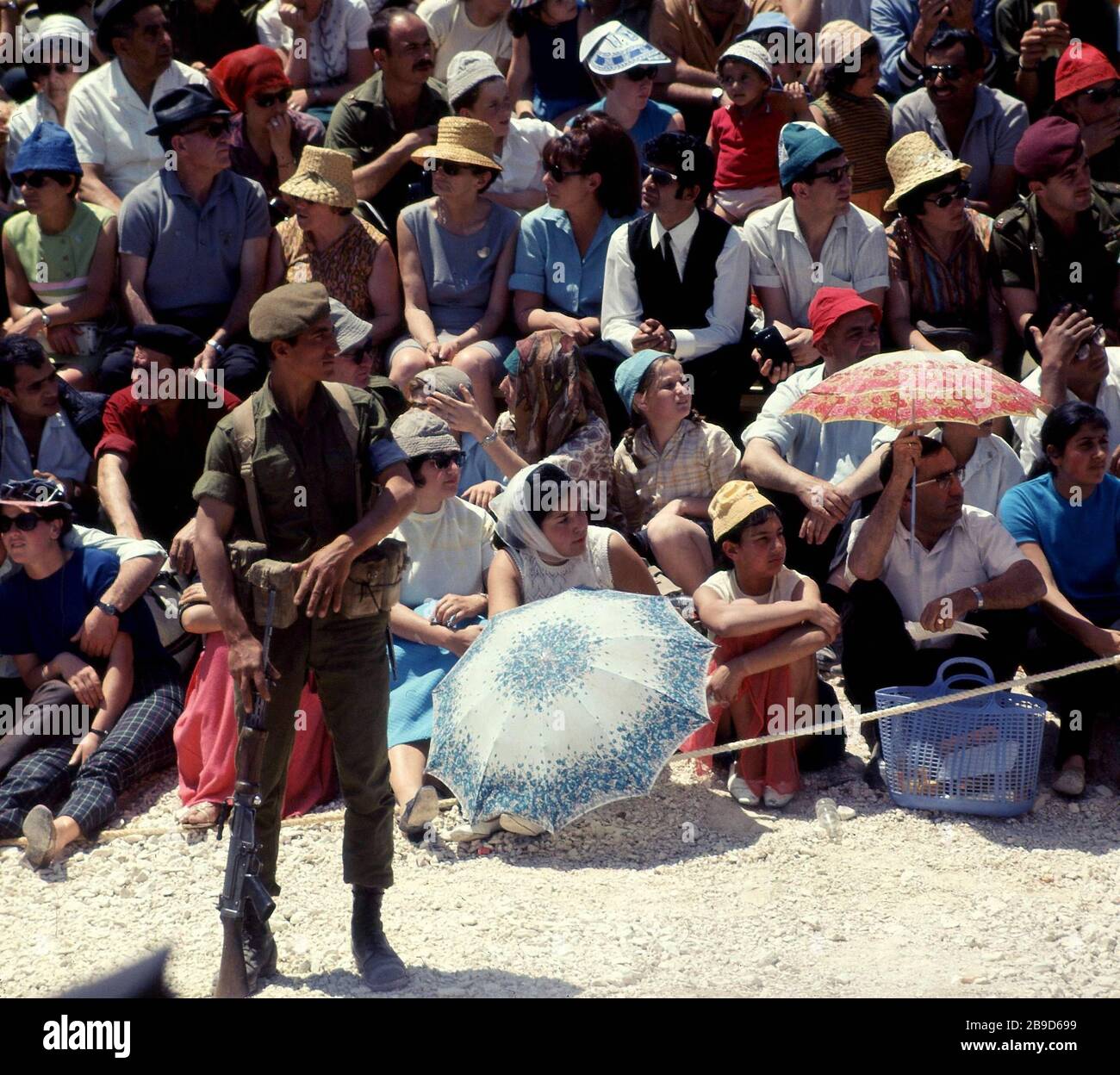 Israeli army parade in jerusalem hi-res stock photography and images ...