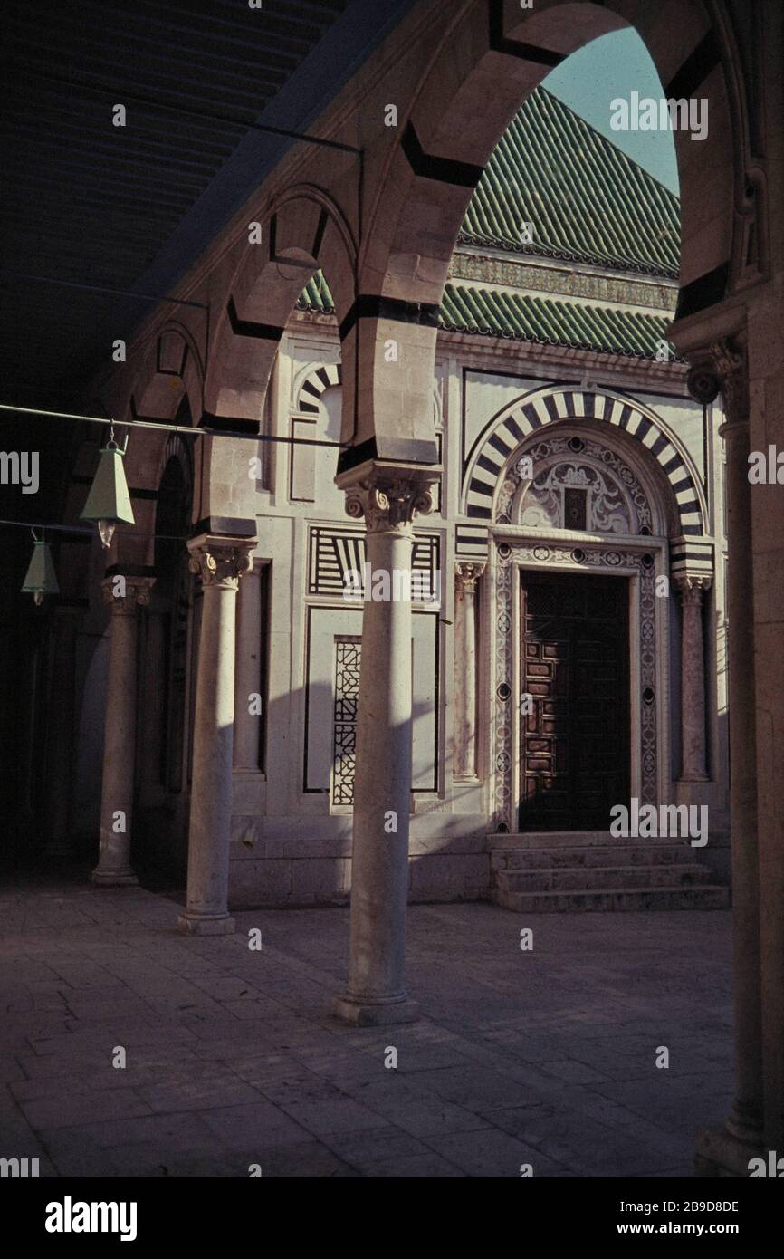 Hamouda pacha mosque tunis medina hi-res stock photography and images ...