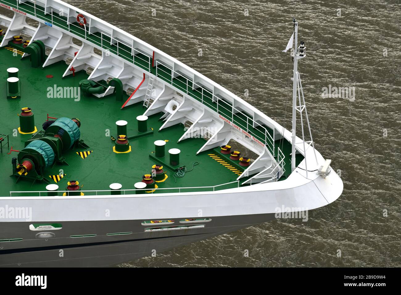 Ship mooring ropes winch hi-res stock photography and images - Alamy