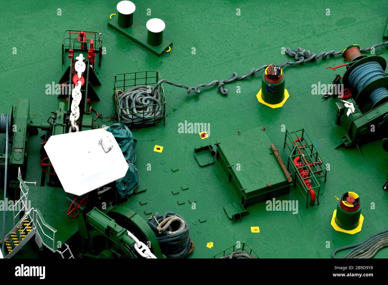 Ship fittings hi-res stock photography and images - Alamy