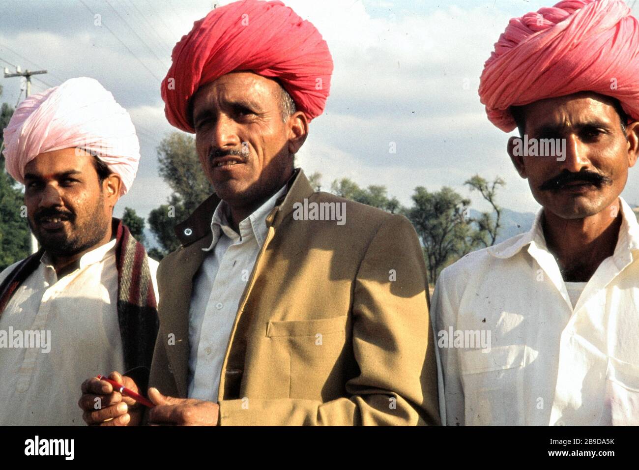 Group of men with turbans hi-res stock photography and images - Alamy
