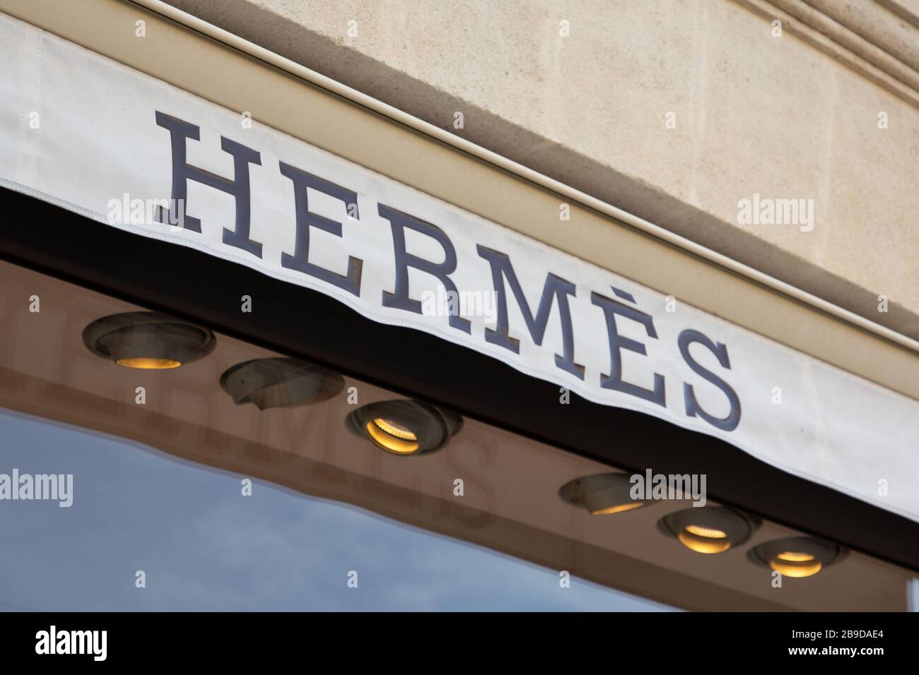 Logo hermès paris hi-res stock photography and images - Alamy