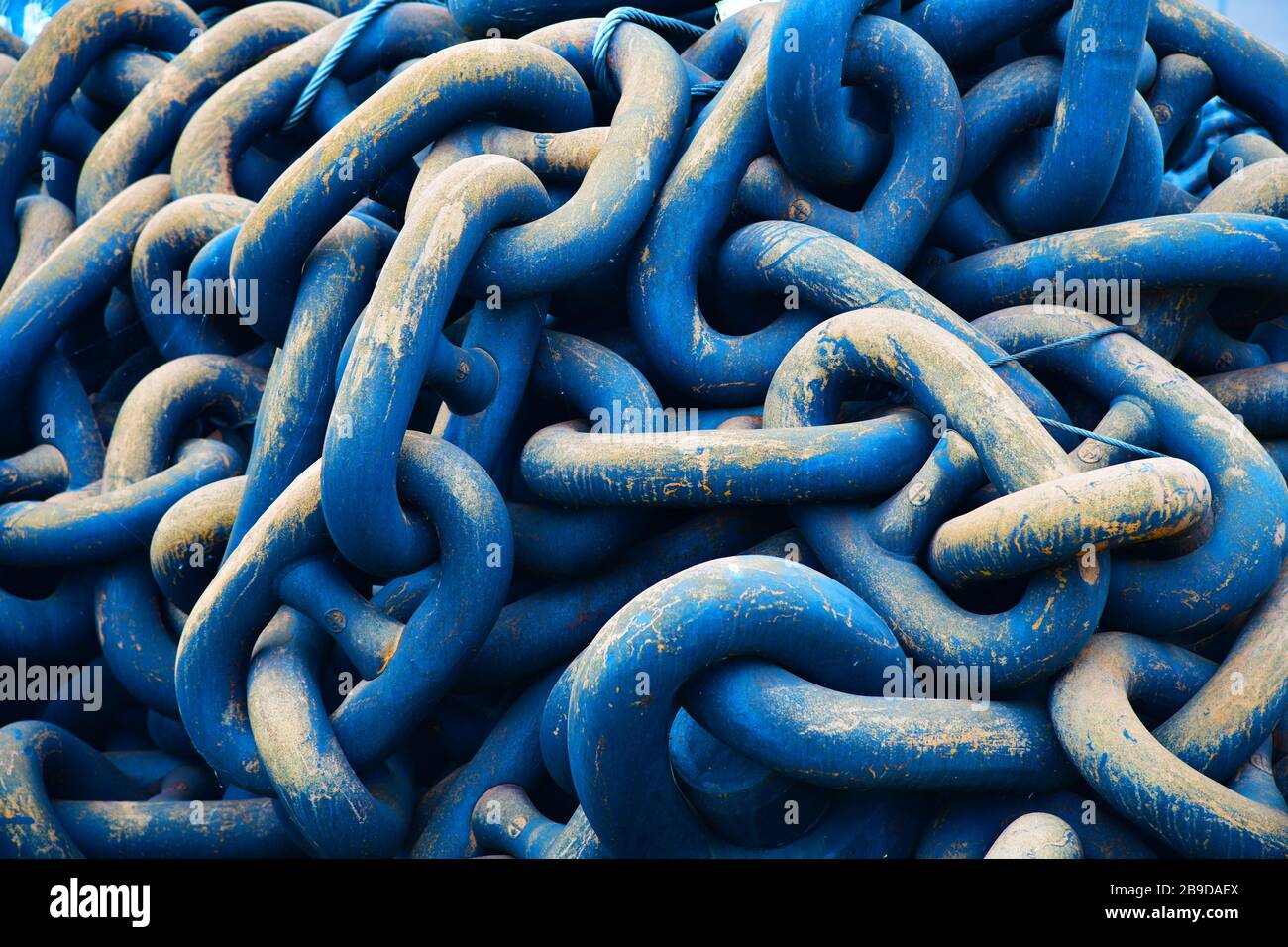 Pile of chains hi-res stock photography and images - Alamy