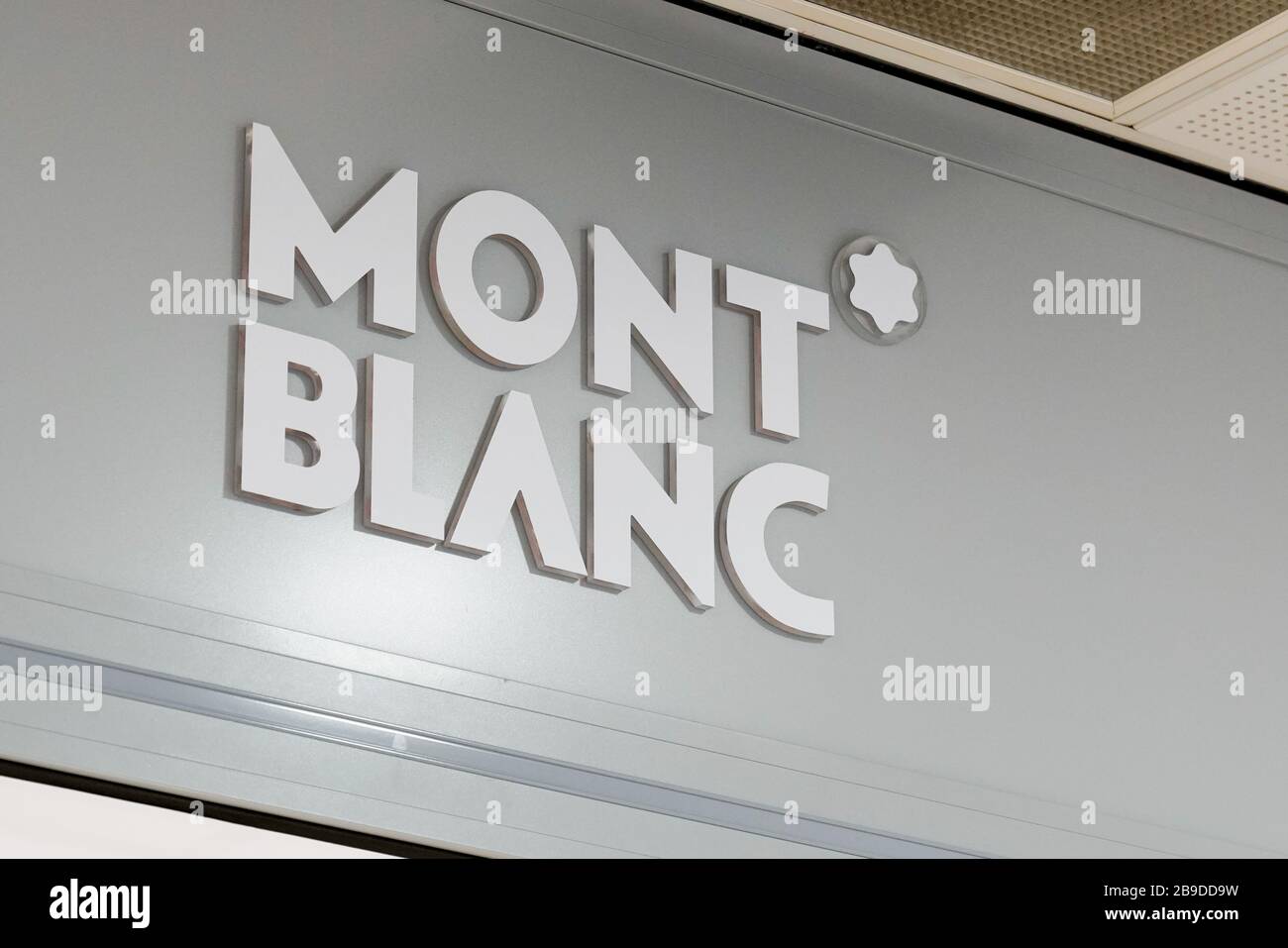 Montblanc logo hi-res stock photography and images - Alamy