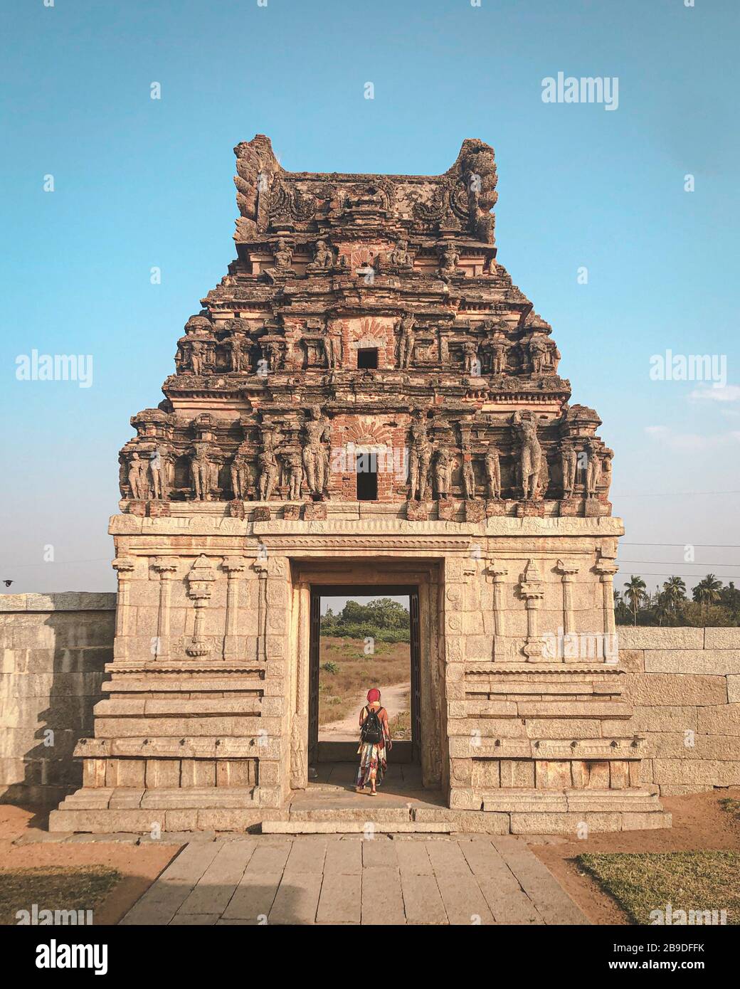 Hampi ruins hi-res stock photography and images - Alamy