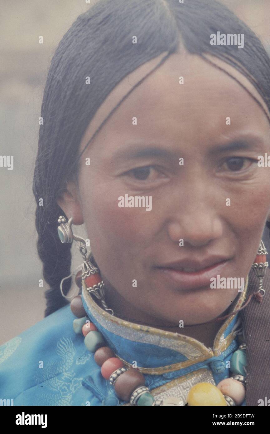 Uyghurs woman hi-res stock photography and images - Alamy