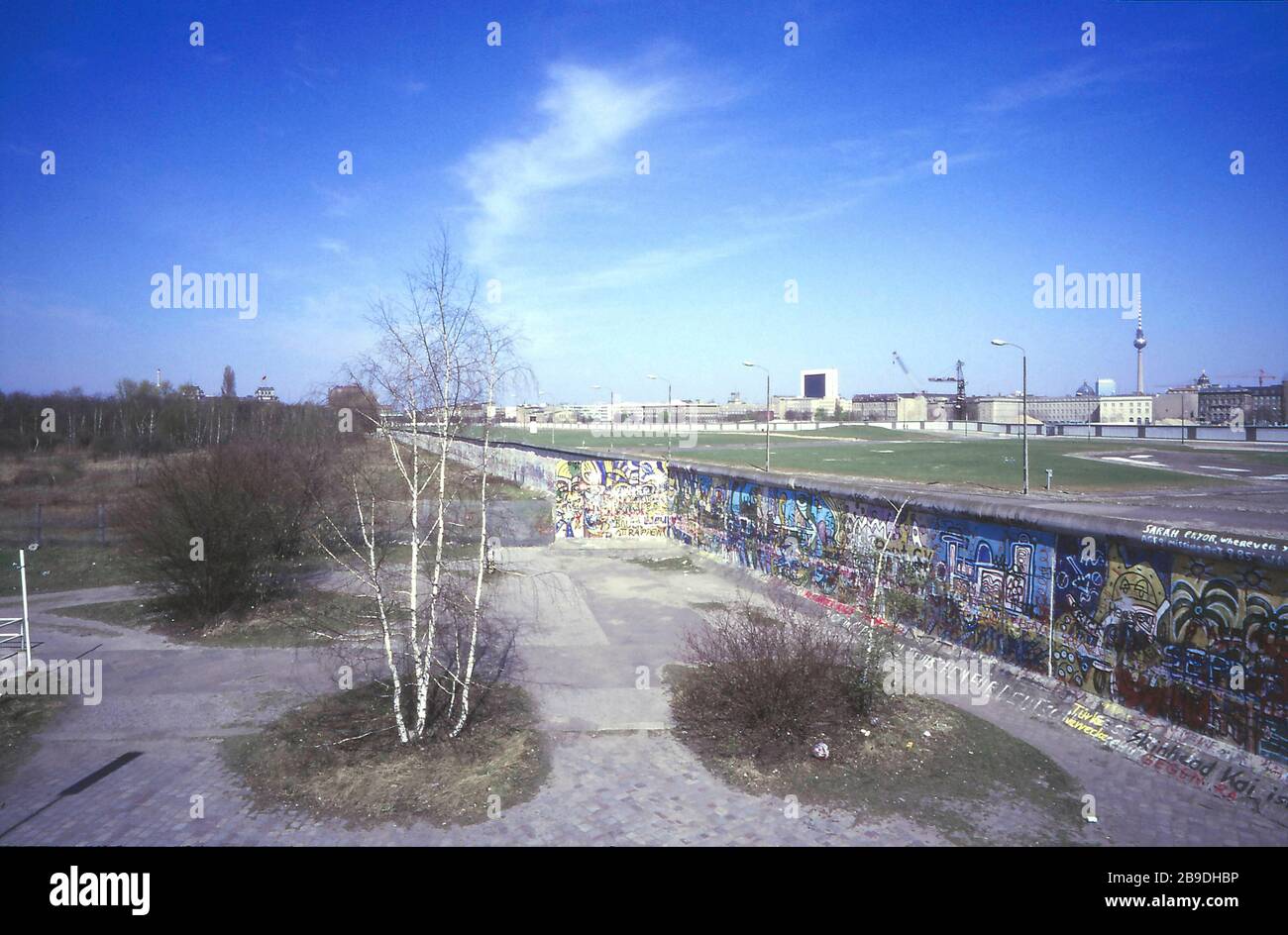 80s berlin wall graffiti hi-res stock photography and images - Alamy