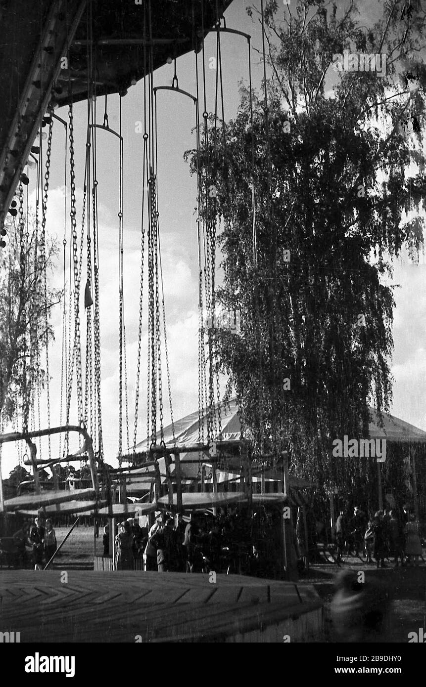 Chain carousels hi-res stock photography and images - Alamy