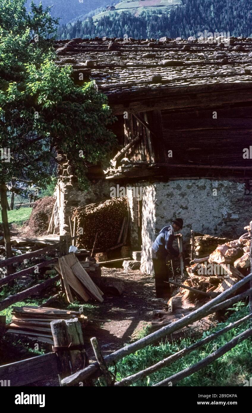 Shingle maker hi-res stock photography and images - Alamy