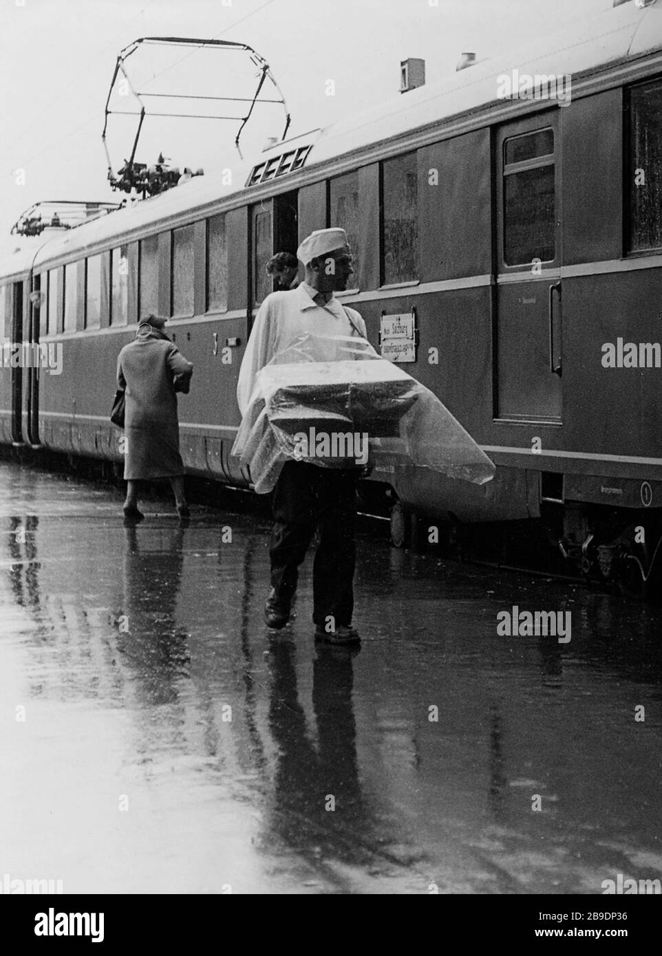 Vendors Tray High Resolution Stock Photography and Images - Alamy