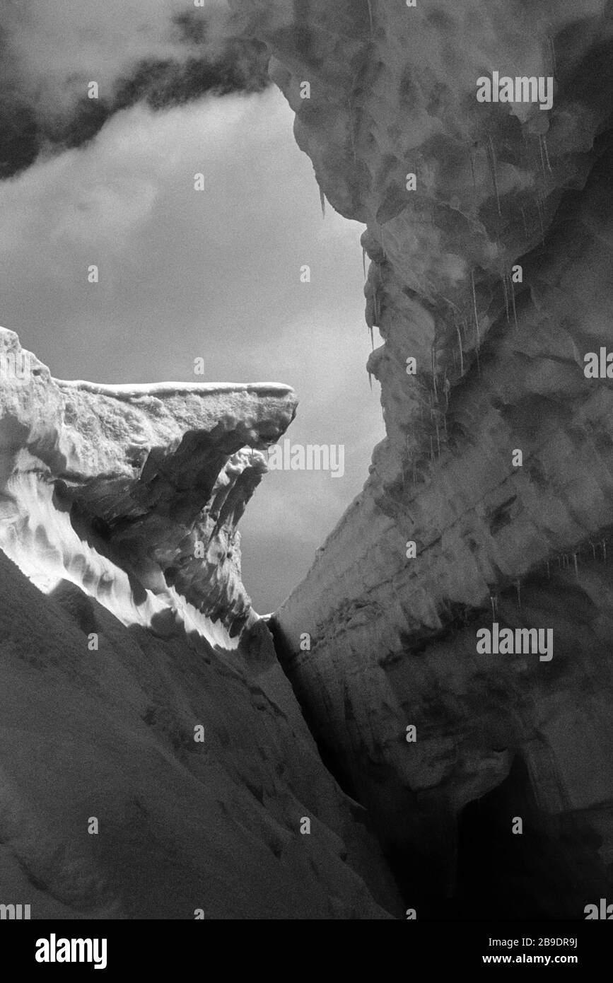 Crevasse layers hi-res stock photography and images - Alamy