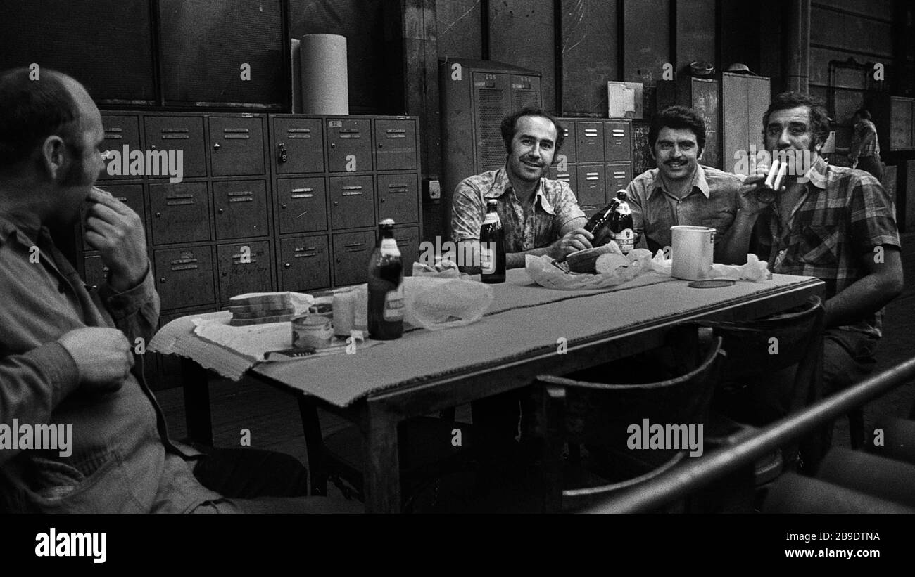 Mercedes benz lunch break hi-res stock photography and images - Alamy