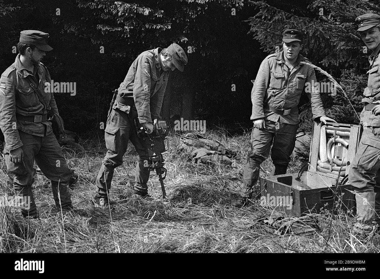 German soldiers dig Black and White Stock Photos & Images - Alamy