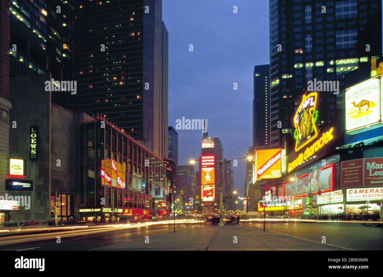 New york times square 1992 hi-res stock photography and images - Alamy