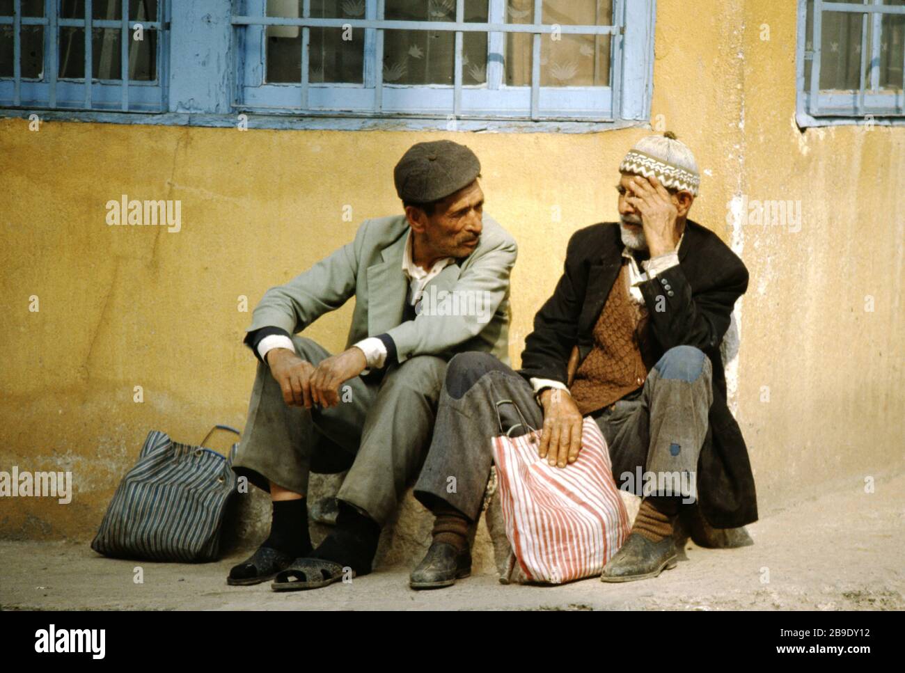 Two old men sitting talking hi-res stock photography and images - Alamy