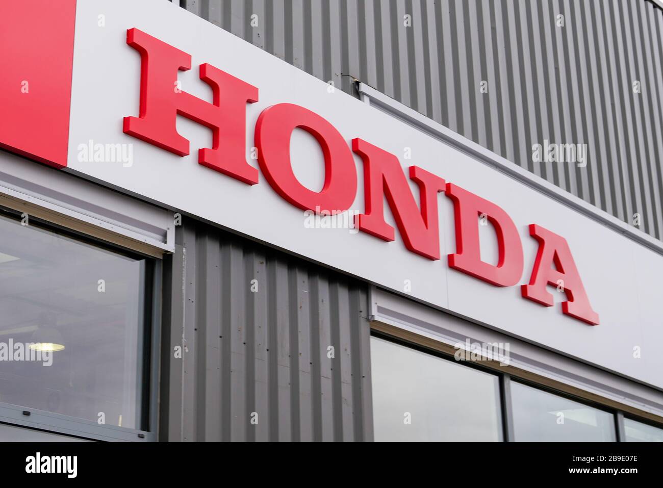Honda logo sign white hi-res stock photography and images - Alamy