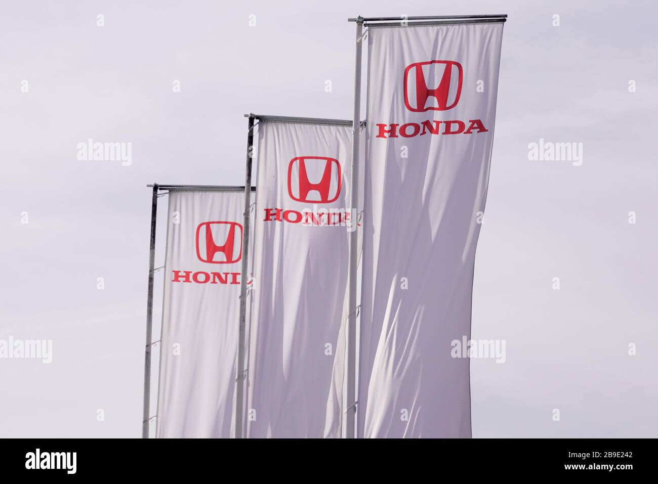 Honda logo sign white hi-res stock photography and images - Alamy