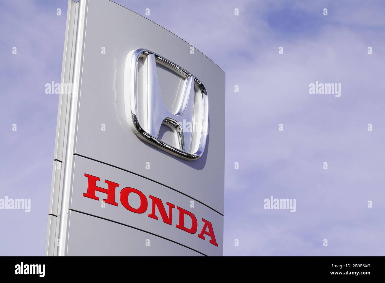Honda dealership sign hi-res stock photography and images - Alamy
