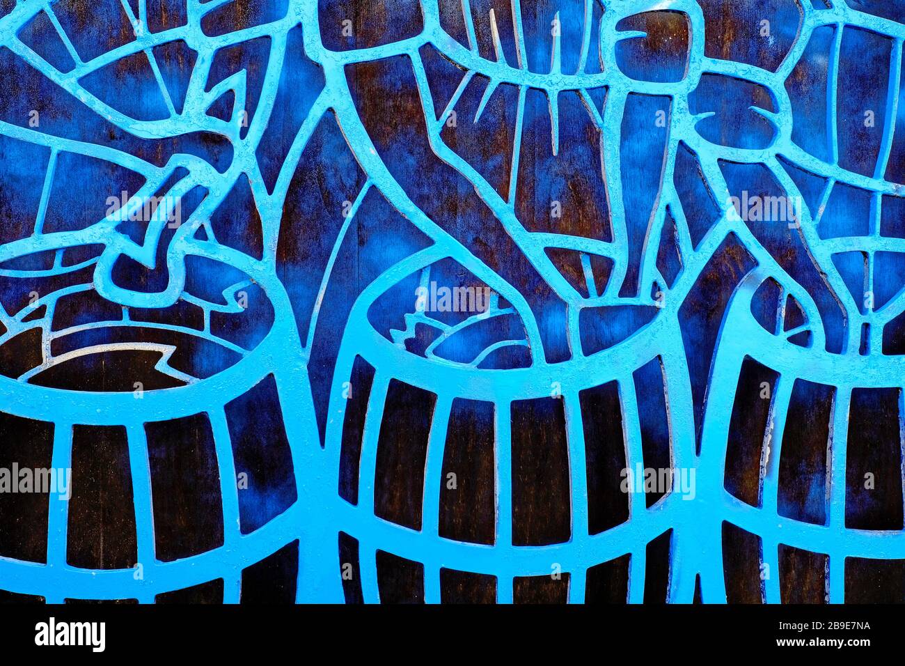 Metal barrel sculpture North Shields fish quay Stock Photo - Alamy