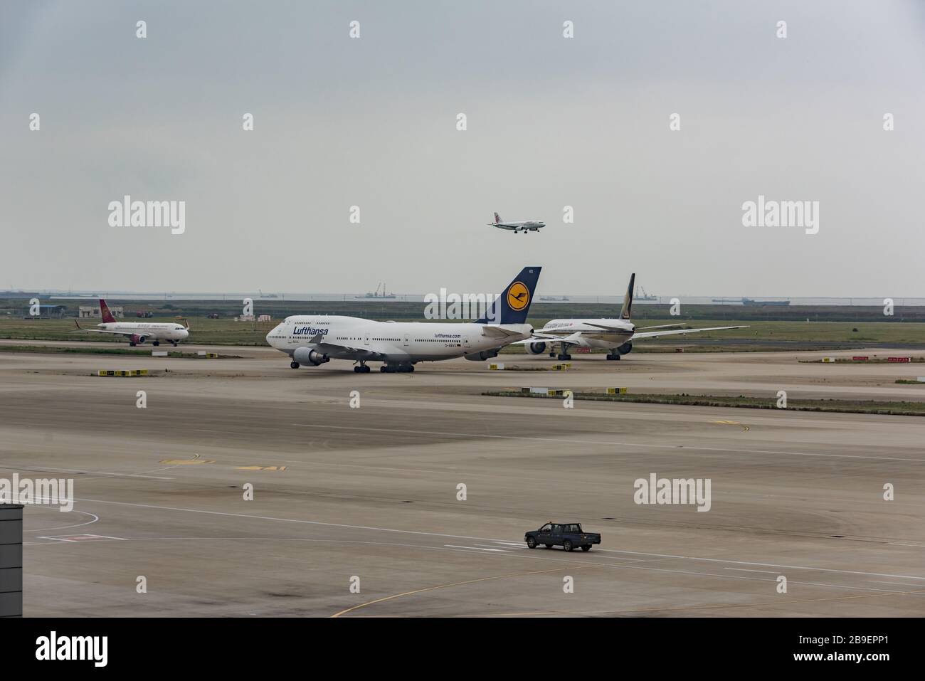 Shanghai pudong international airport hi-res stock photography and images - Alamy