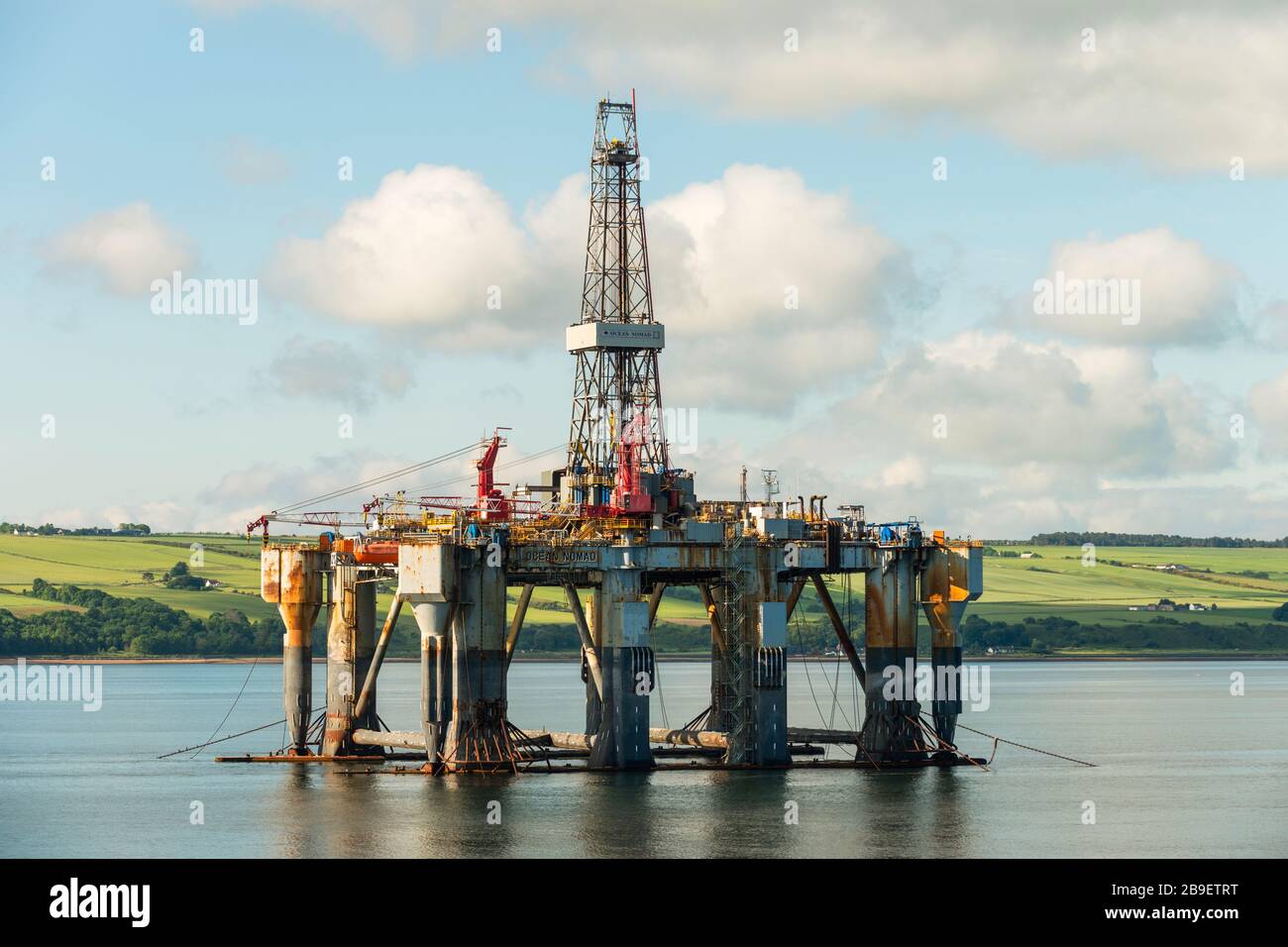 Decommissioned offshore platform hi-res stock photography and images ...