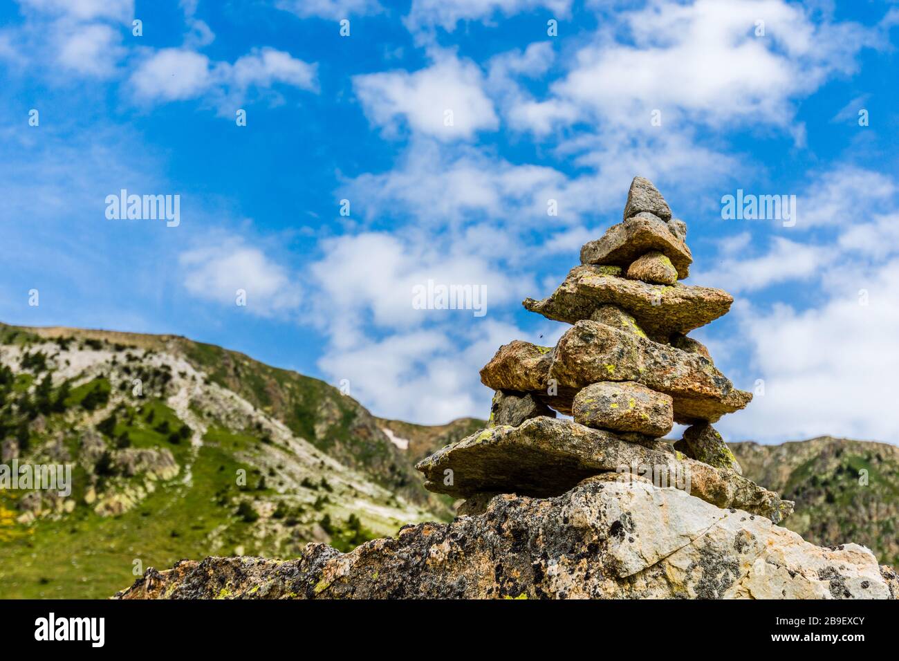 Pile of boulders hi-res stock photography and images - Alamy