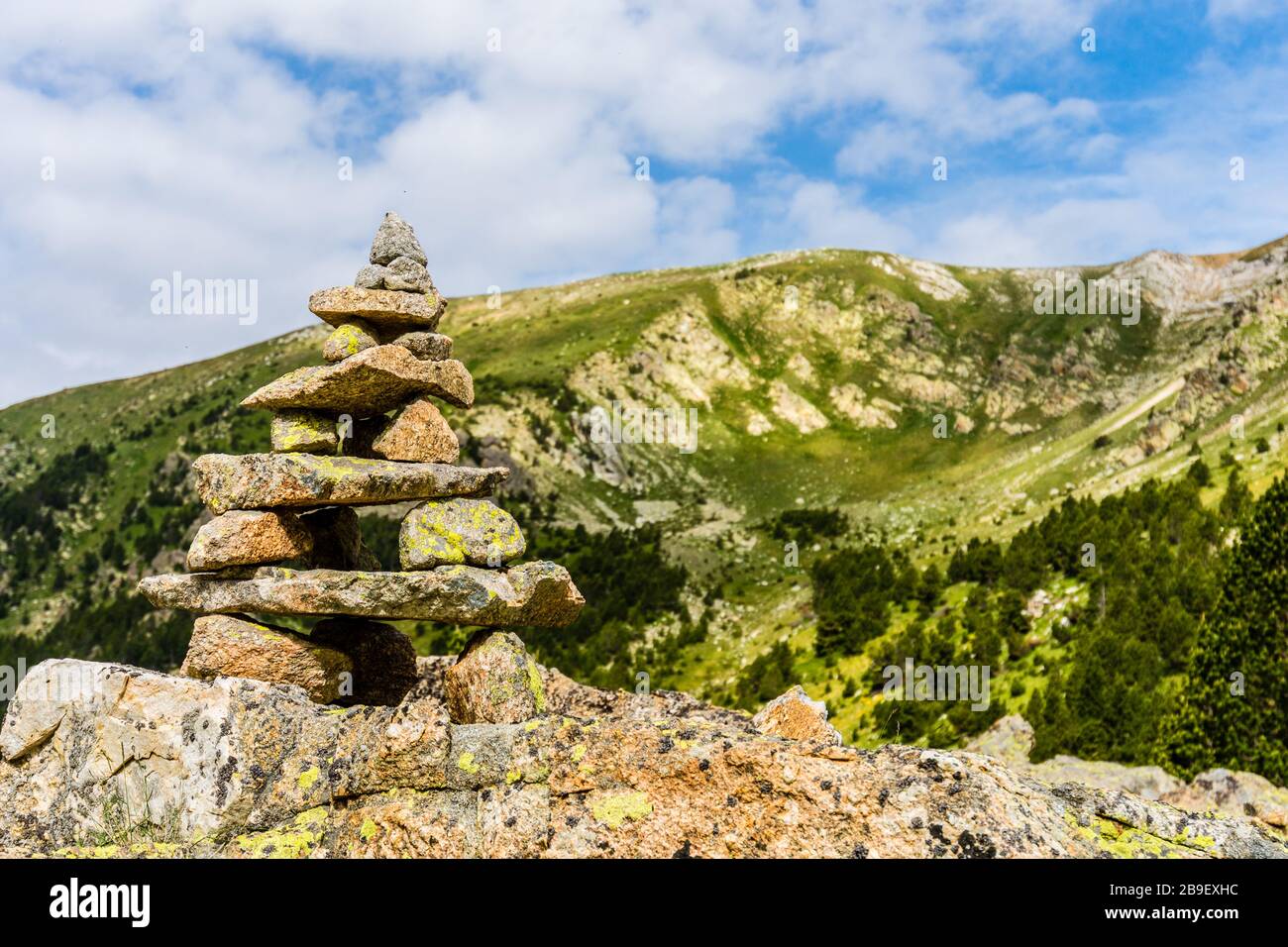 Pile rocks boulders in hi-res stock photography and images - Alamy