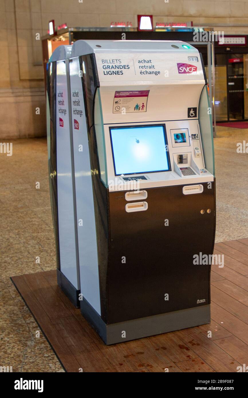 Station ticket office france hi-res stock photography and images - Alamy