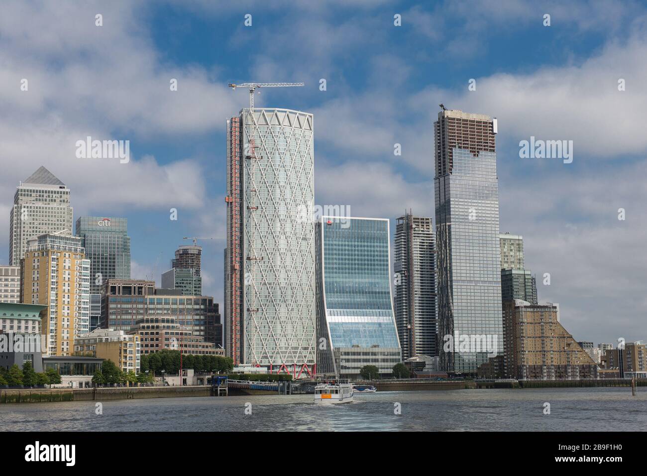 The Newfoundland Quay, a Residential Skyscraper at the Isle of Dogs ...