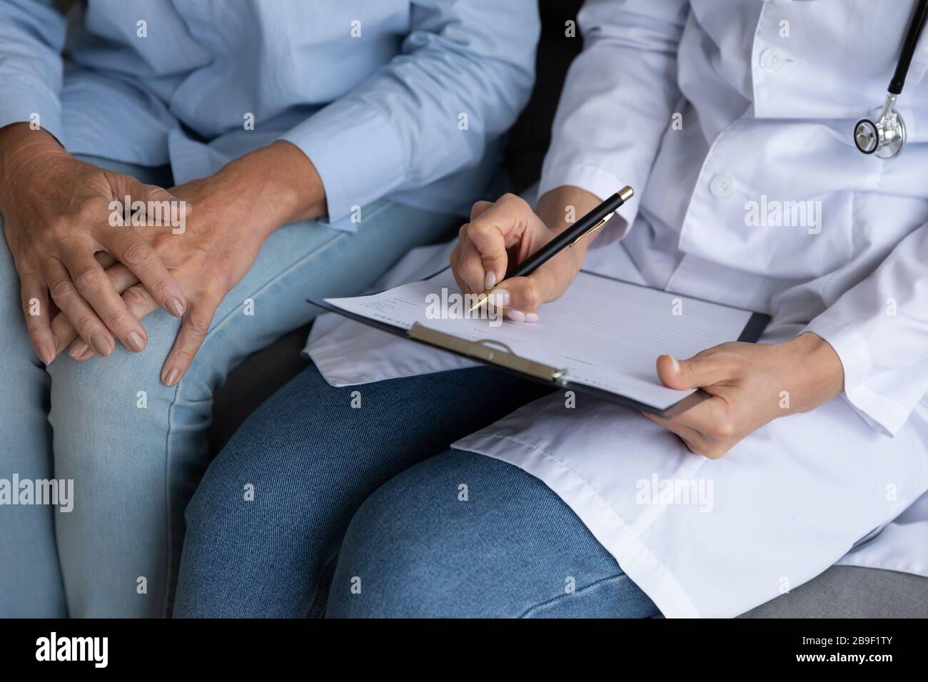 Doctor sick note hi-res stock photography and images - Alamy